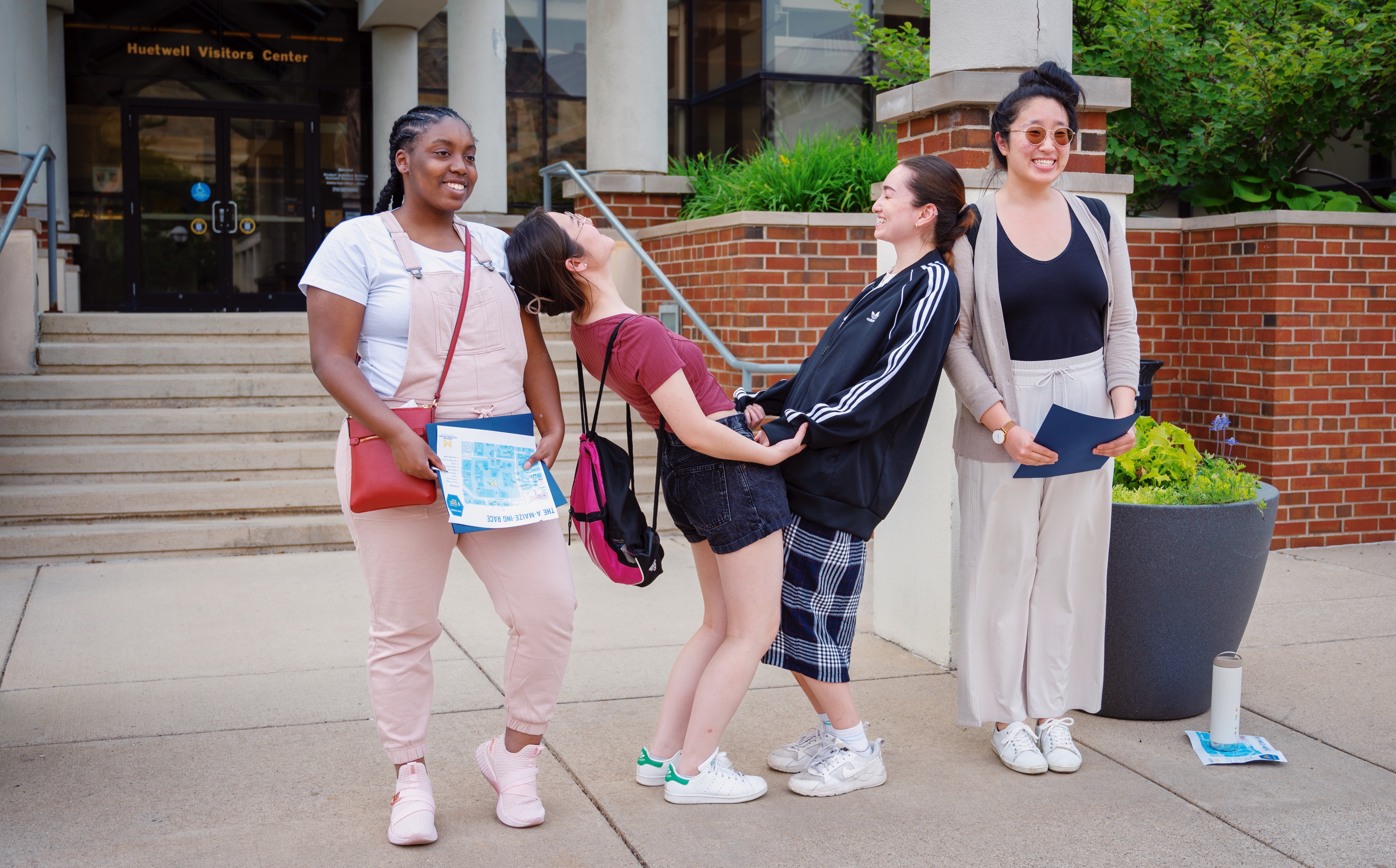 Summer outreach programs inspire students to make and break the mold | umsi