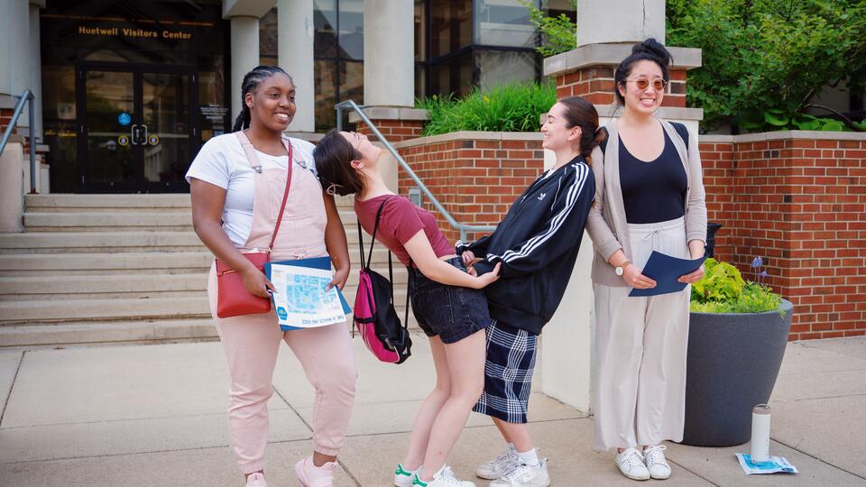 Summer outreach programs inspire students to make and break the mold | umsi